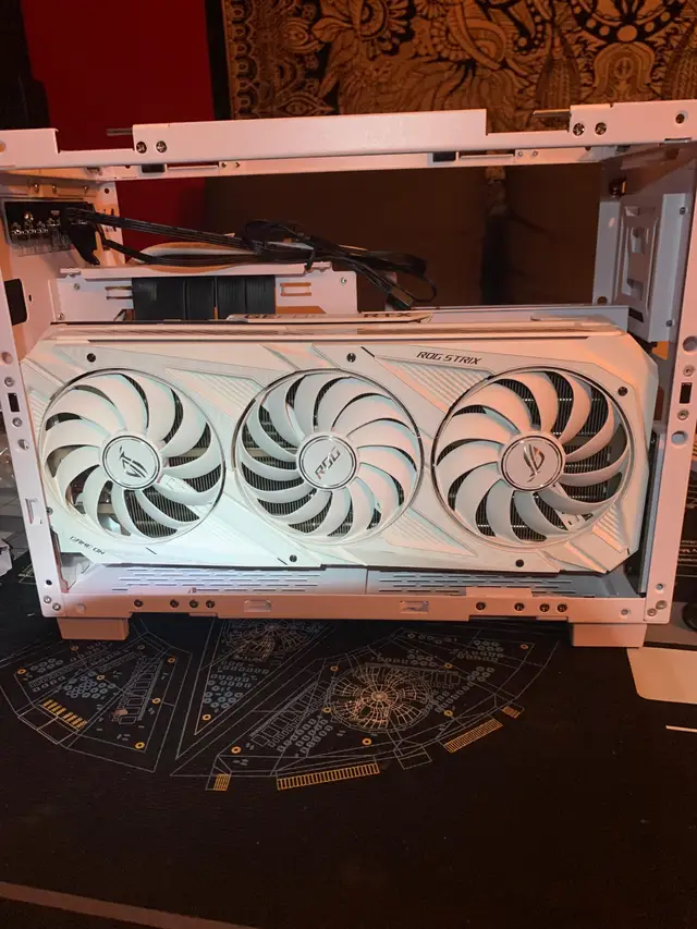 Lian Li Q58 vs Rog Strix 3080 | Scrolller