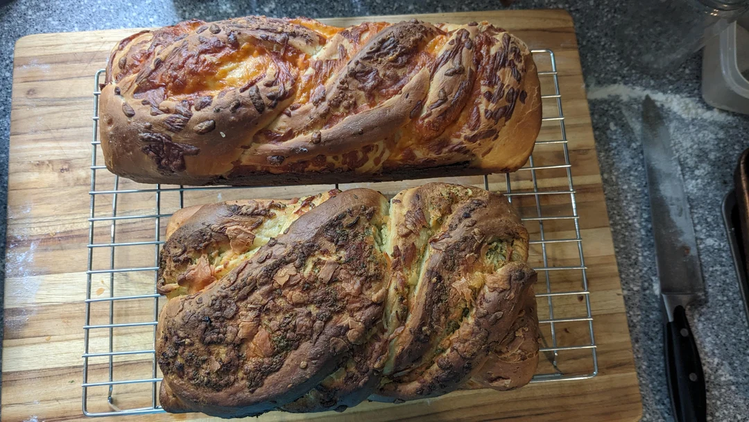 Cheesy breads | Scrolller