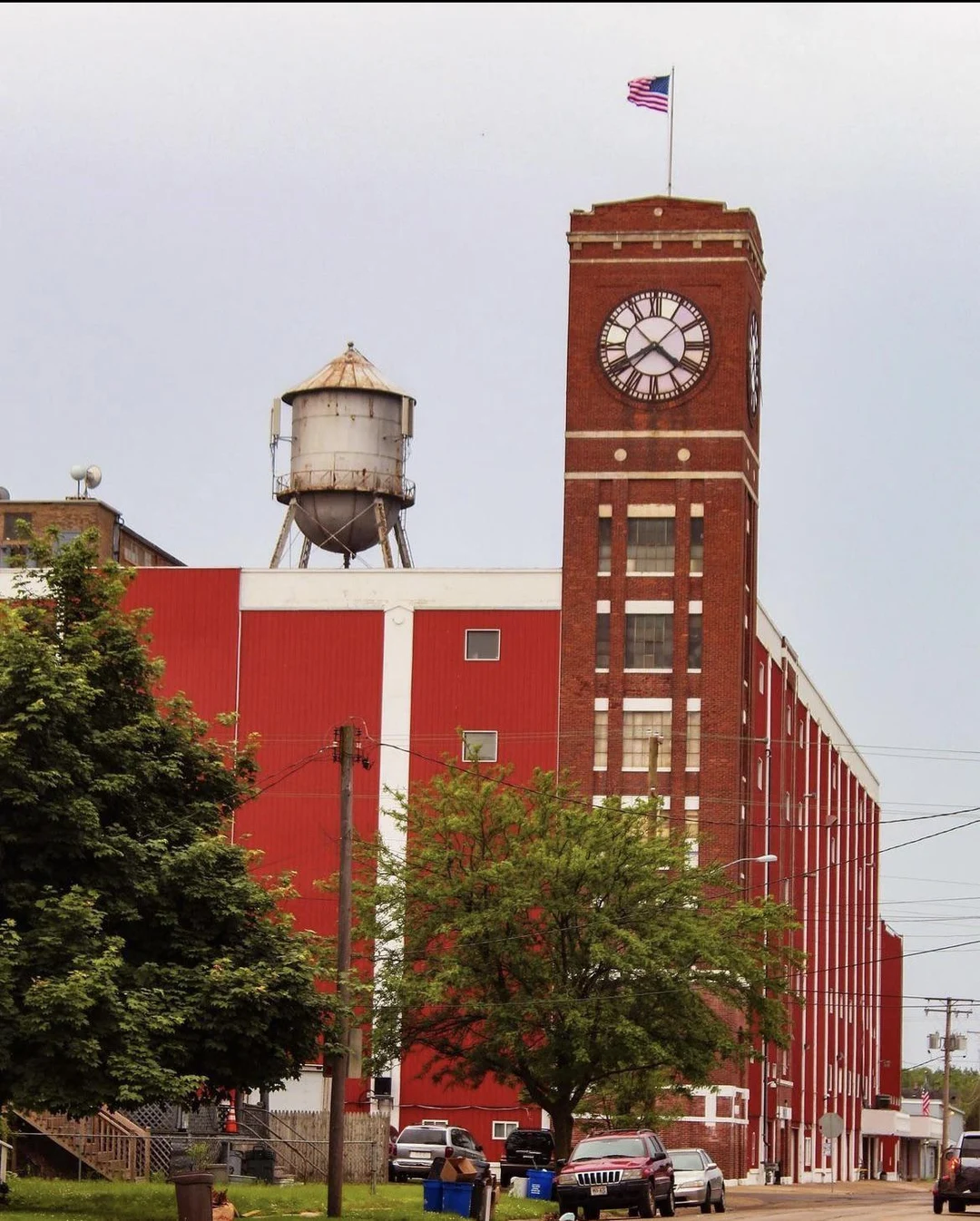 Rockford, IL | Scrolller