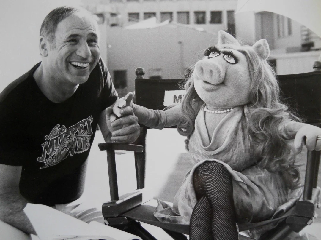 Mel Brooks and Miss Piggy (1979) | Scrolller