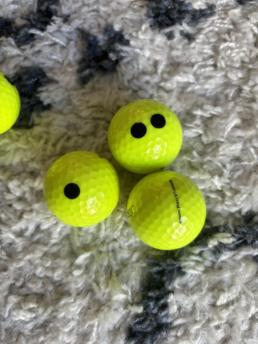 ProV1 with dots on ball. Used for golf ball fittings? | Scrolller
