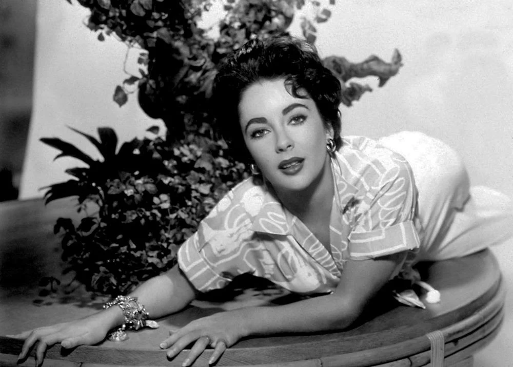 Elizabeth Taylor :: 1950s | Scrolller