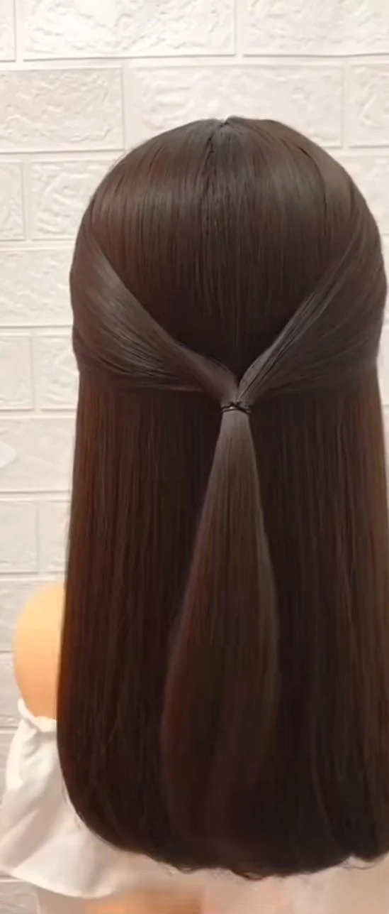 Does anyone know the name of this hairstyle | Scrolller