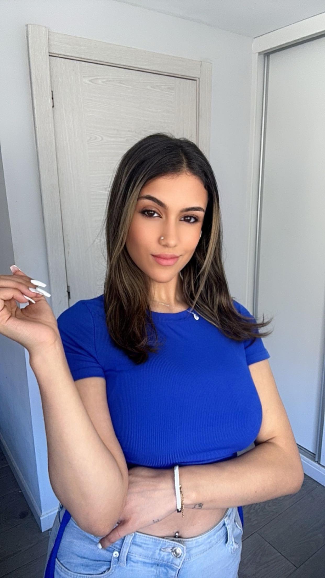 Plain and simple but still cute hehe | Scrolller