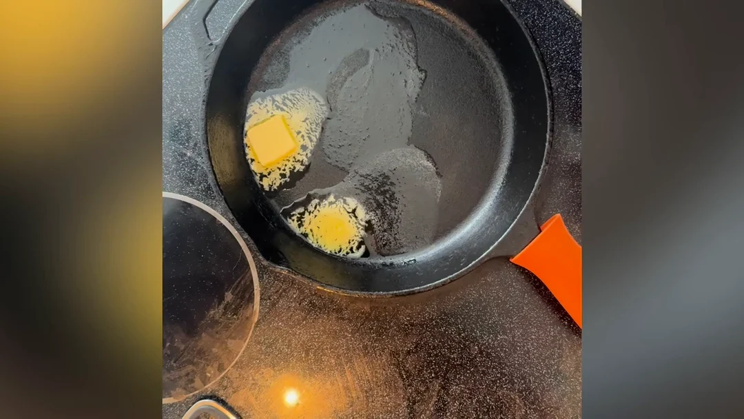 Pesto Fried Eggs | Scrolller