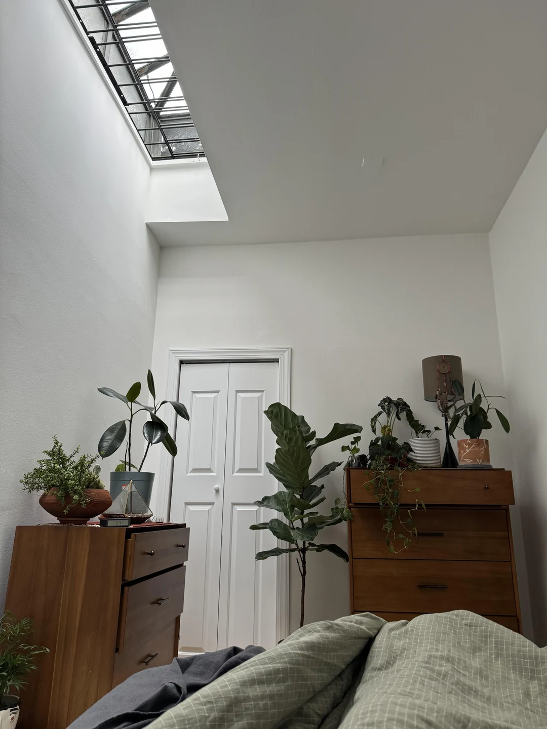 Just moved and loving the bedroom skylight | Scrolller