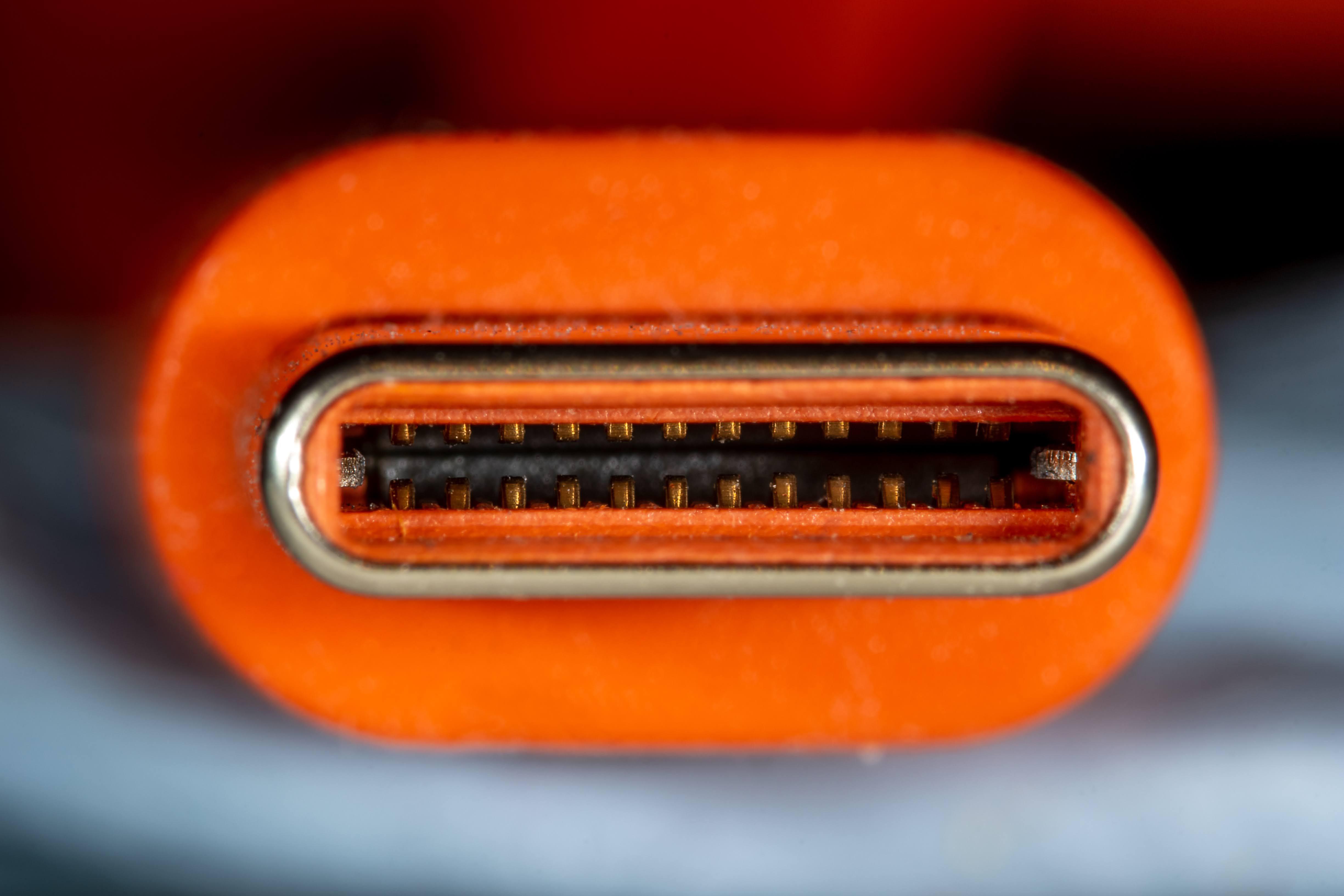 Teeth of USB-C | Scrolller