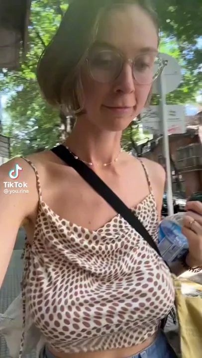 Effortlessly bouncing | Scrolller