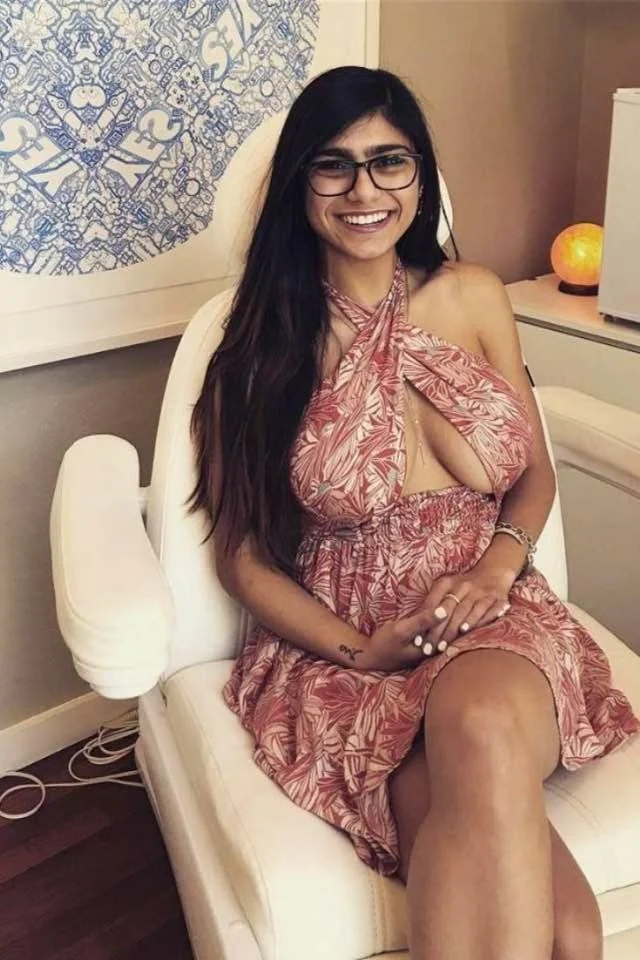 Mia Khalifa | Scrolller