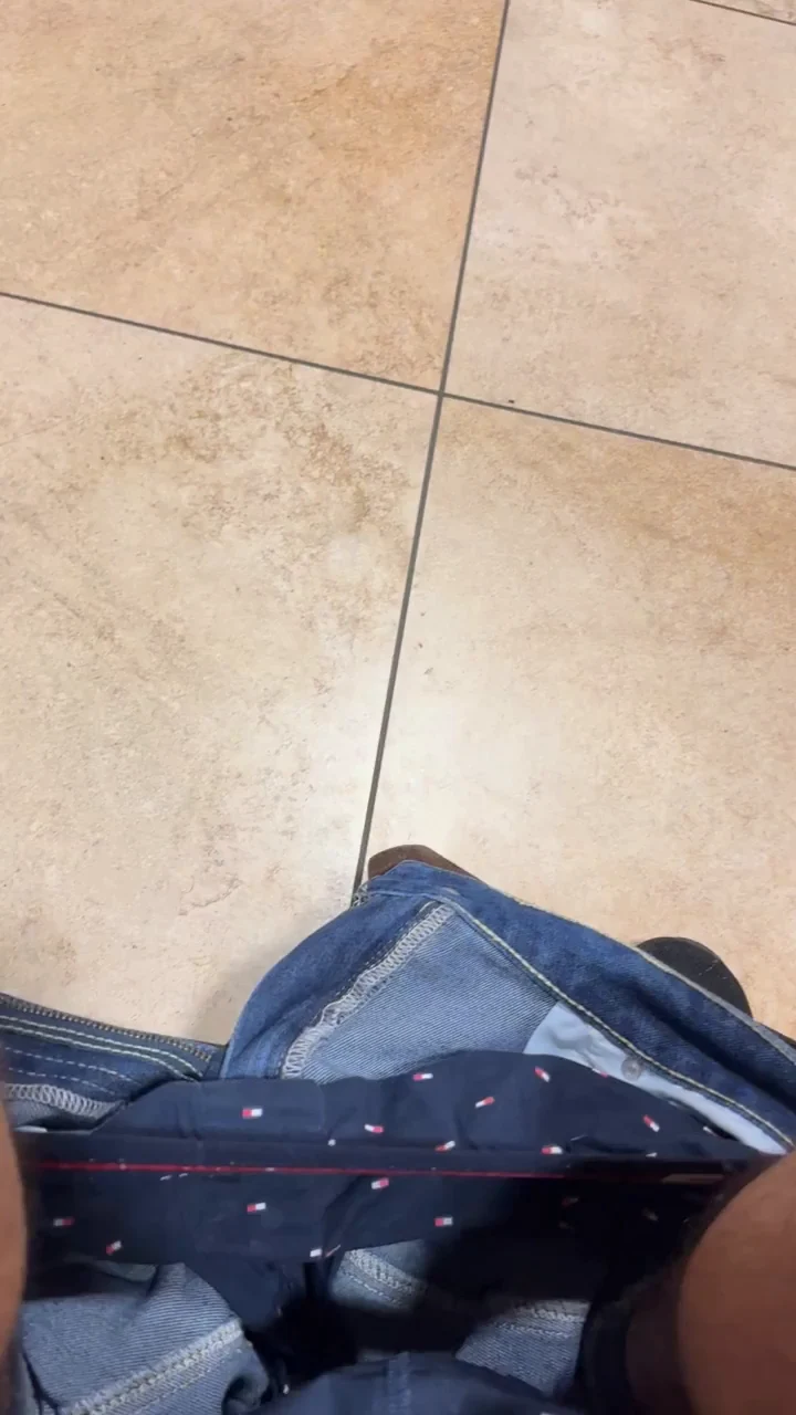 What’s this fella in the stall next to me doing? | Scrolller