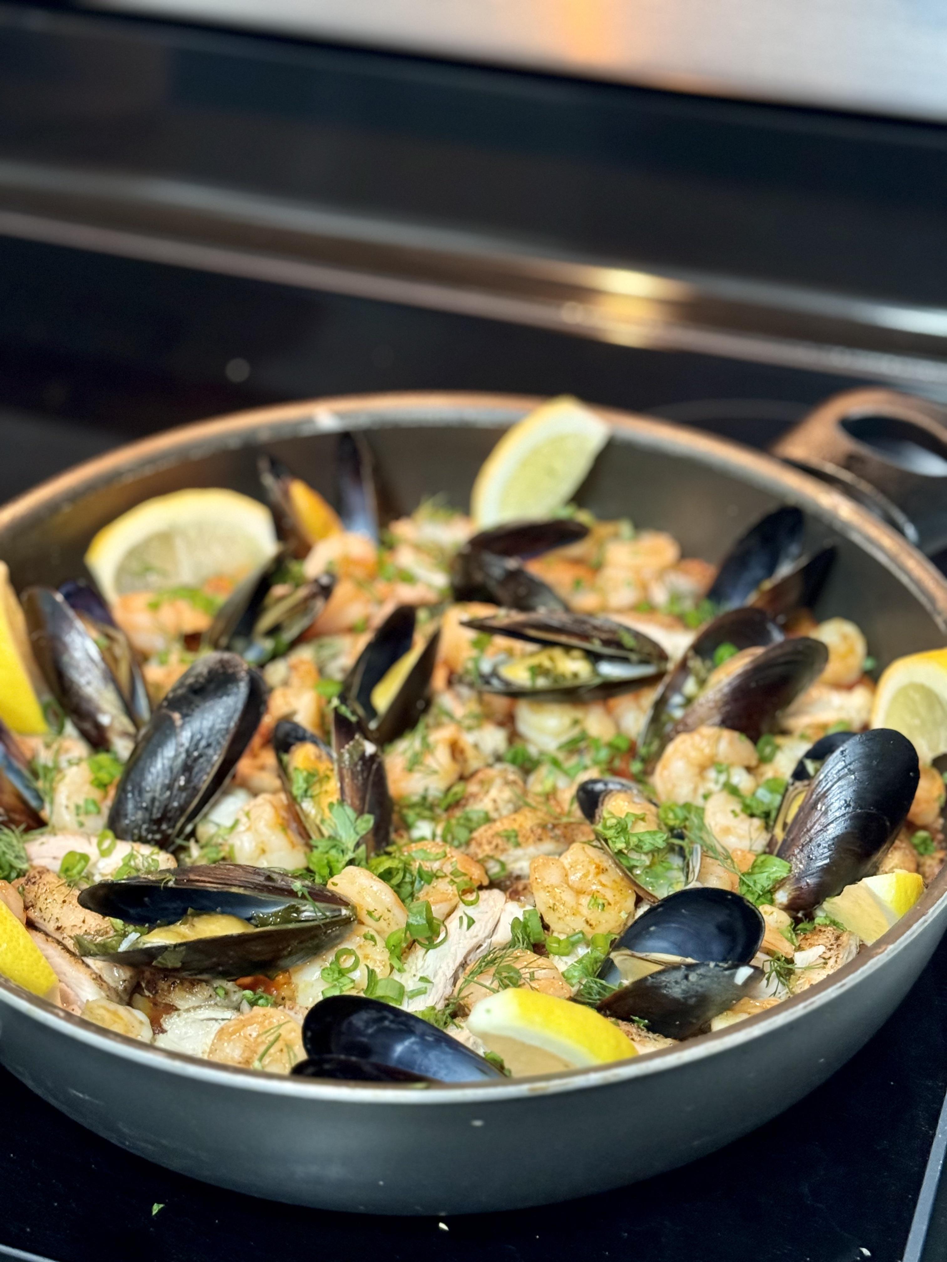 [Homemade] Seafood Paella - Need Suggestions | Scrolller