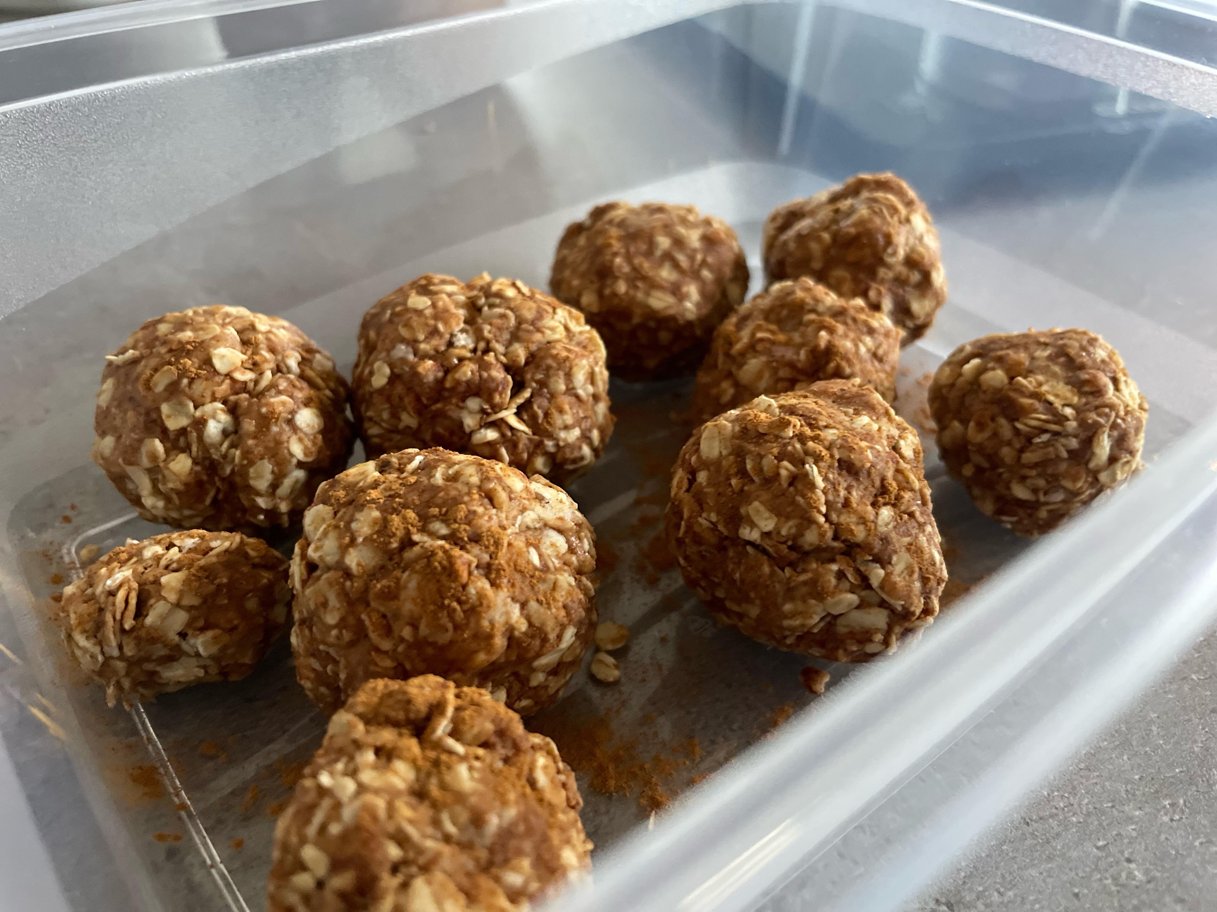 5-Minute Peanut Butter Oatmeal Balls | Scrolller