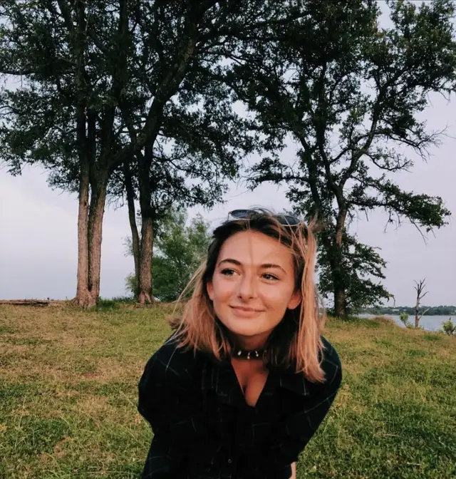 Pretty girl, Jess | Scrolller