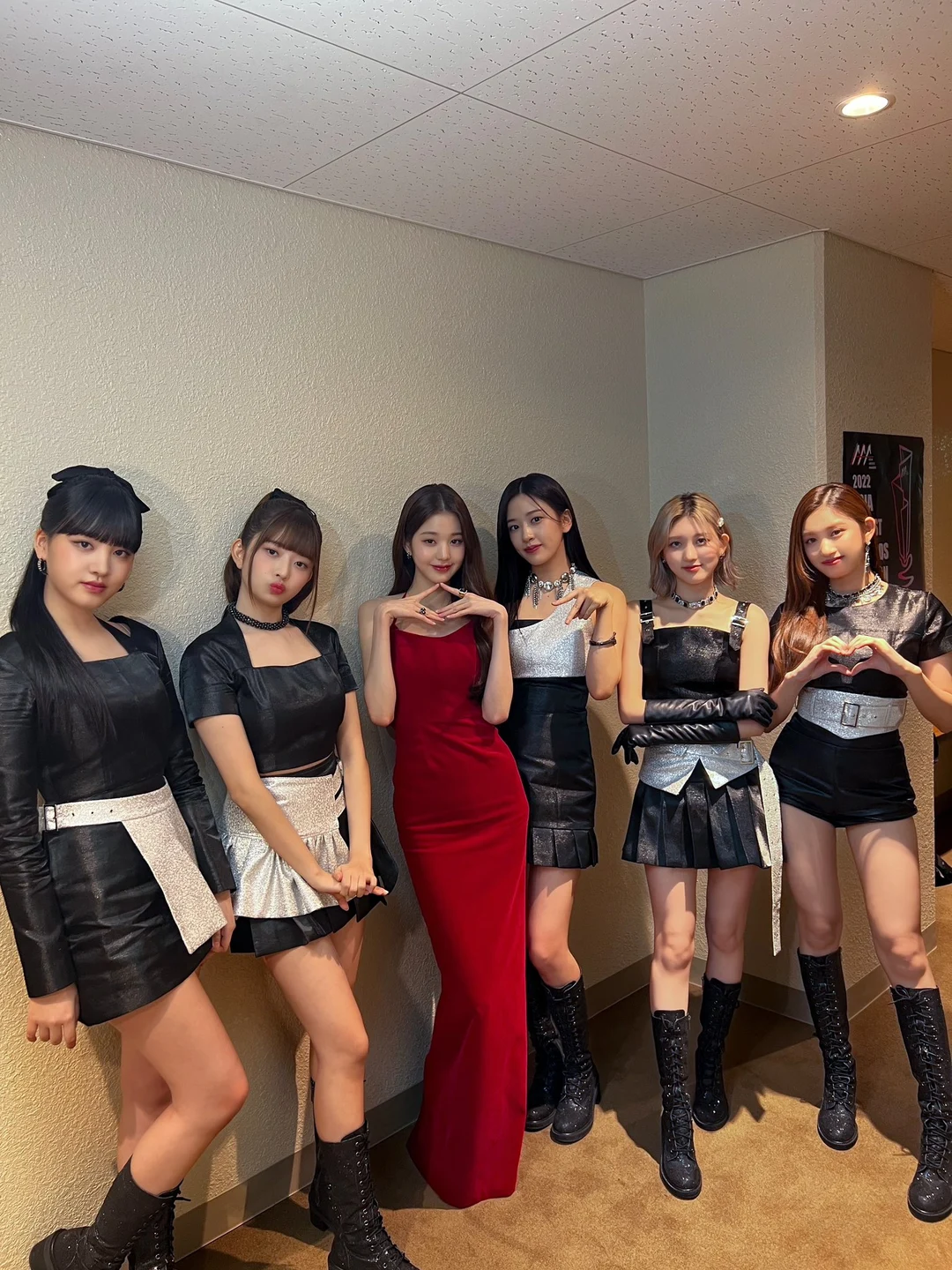 221213 IVE Official Twitter Update with An Yujin & Jang Wonyoung | Scrolller