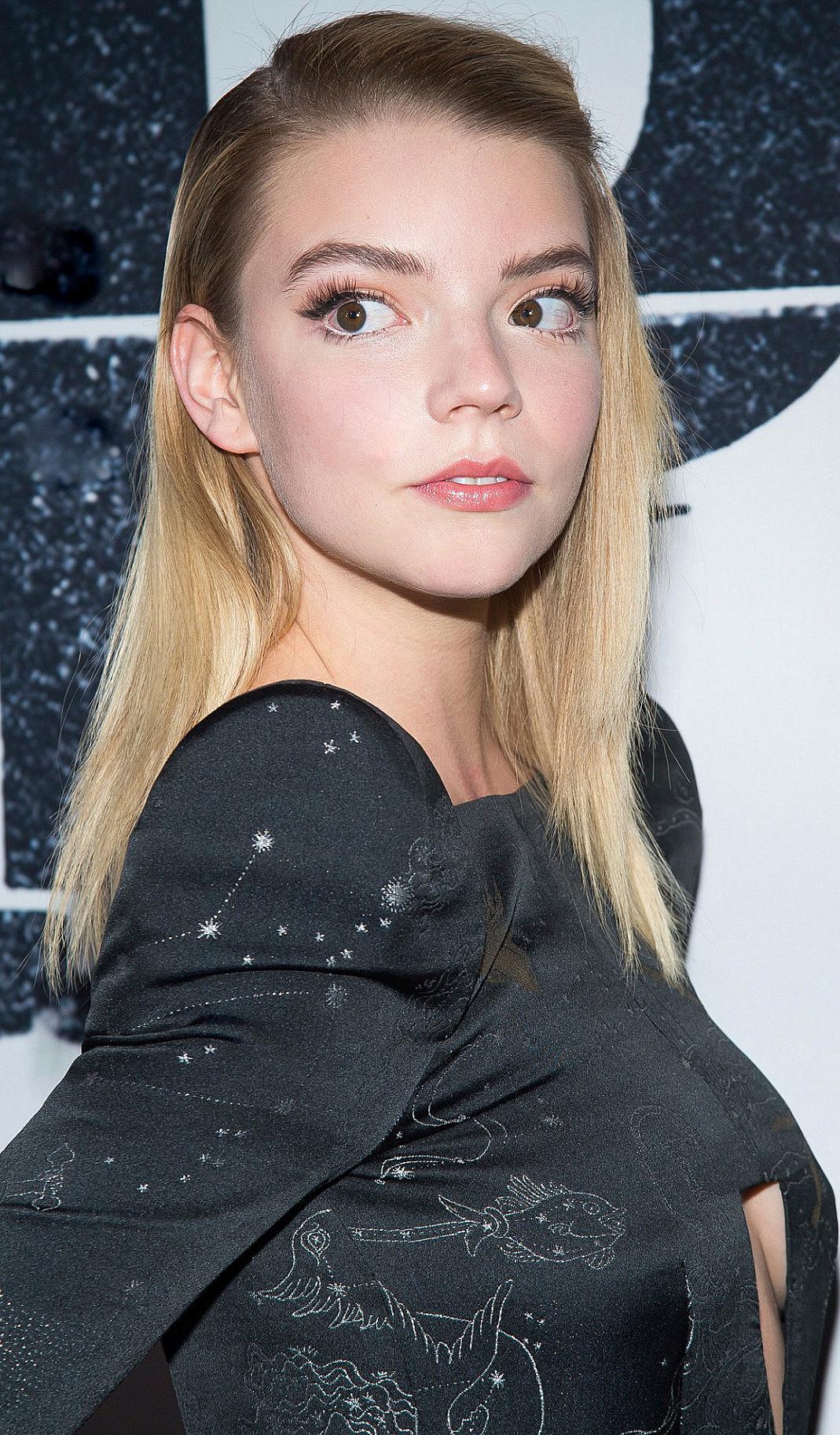 Looking composed | Scrolller