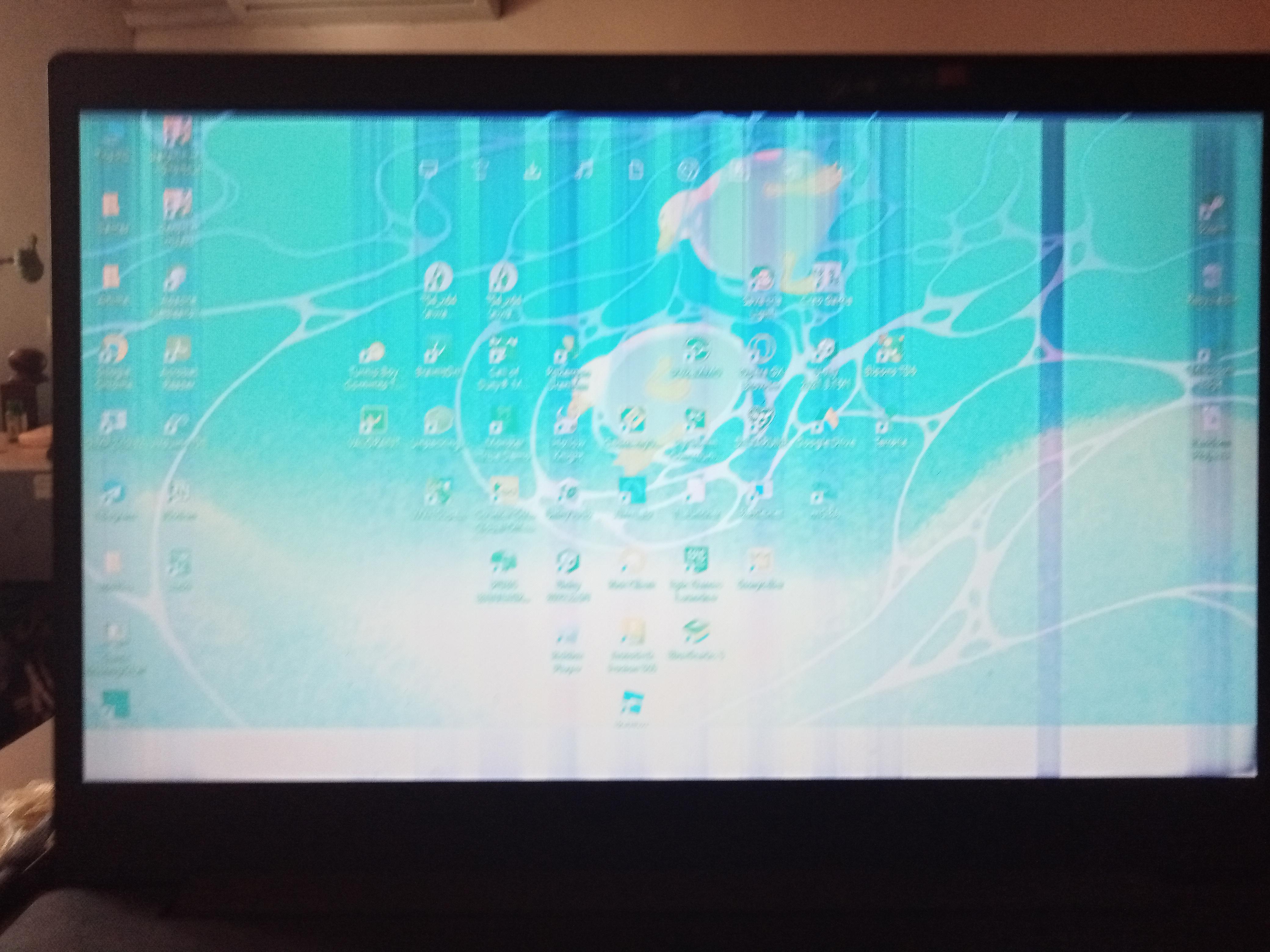 Laptop screen turned green | Scrolller