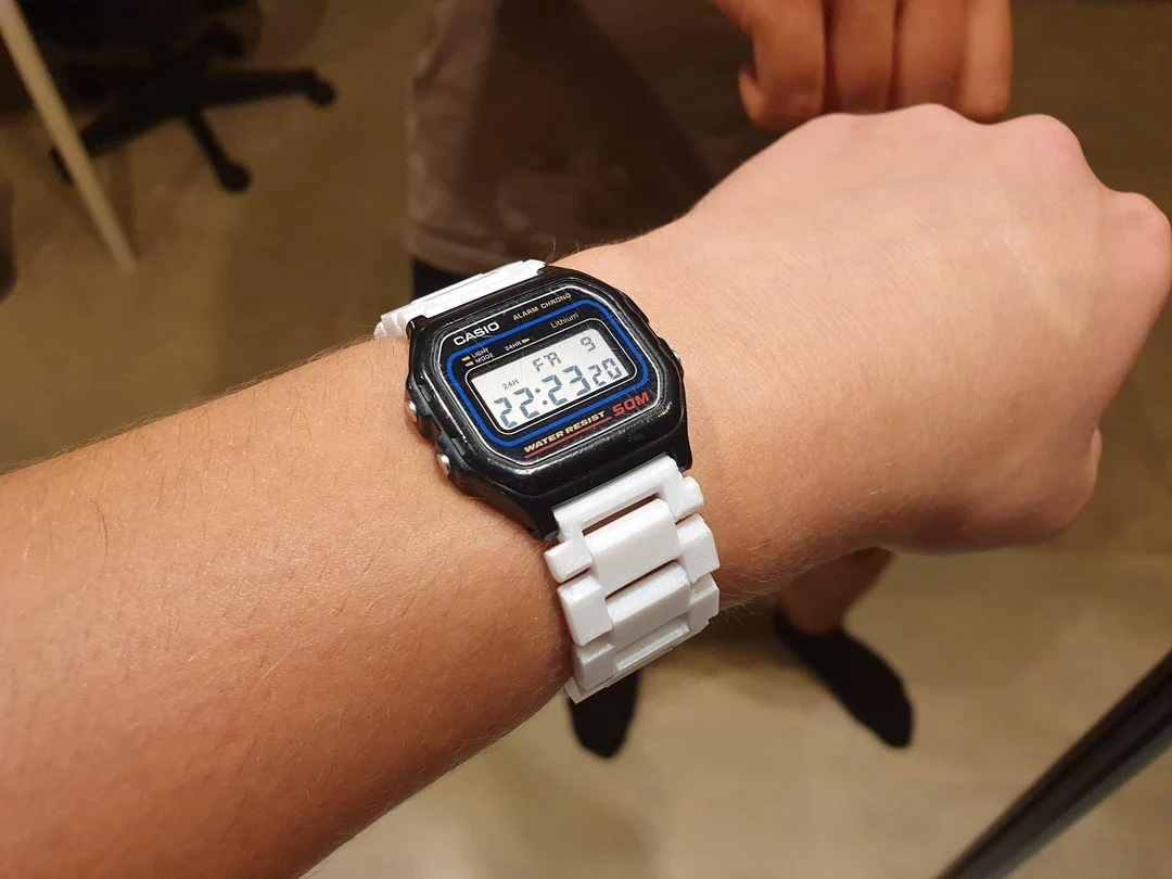 Since my old strap broke, I decided to just print a new one for my Casio. Thought it would'nt ...