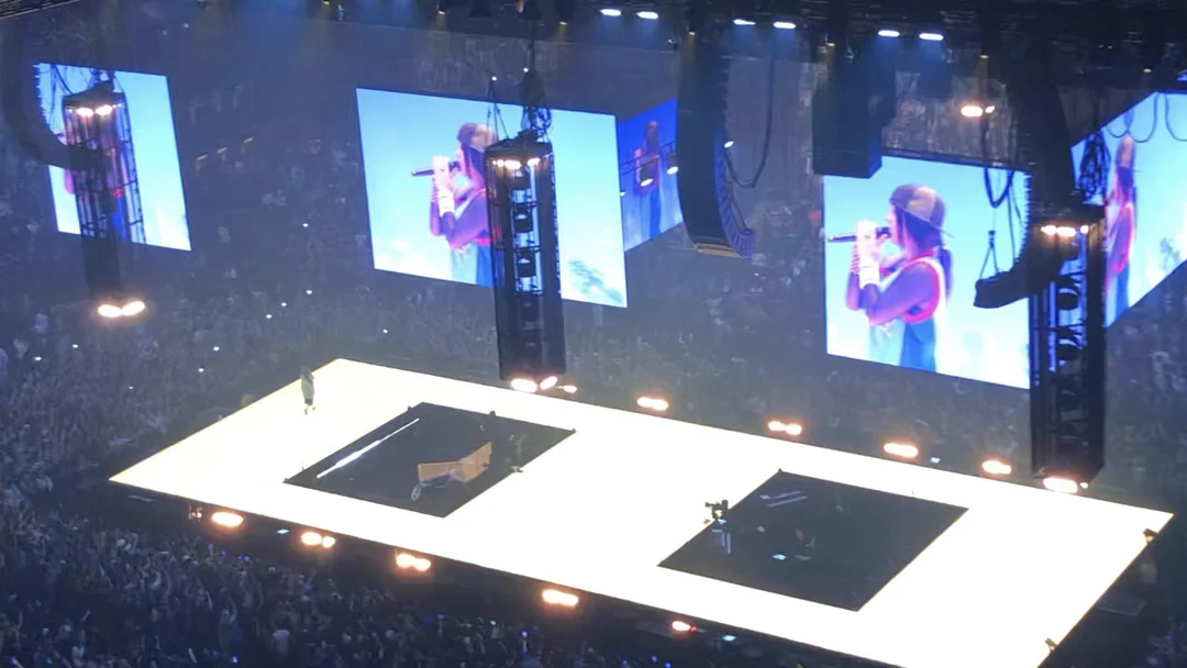 THE CONCERT WAS SO FUN! | Scrolller