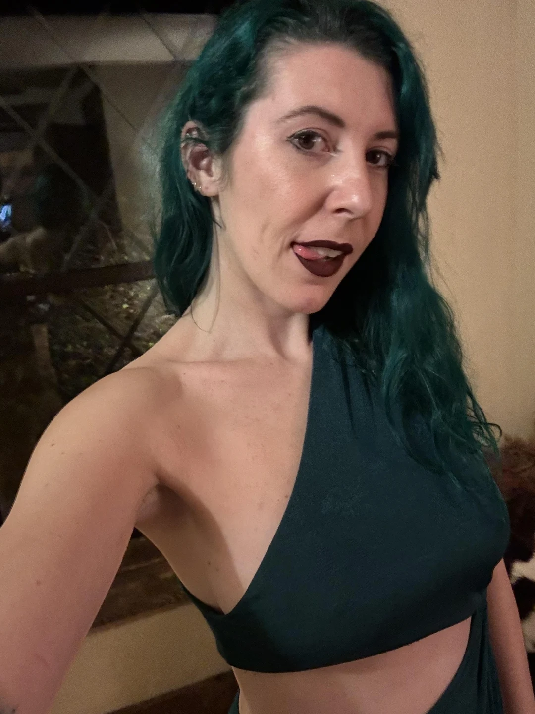 Emerald selfie | Scrolller