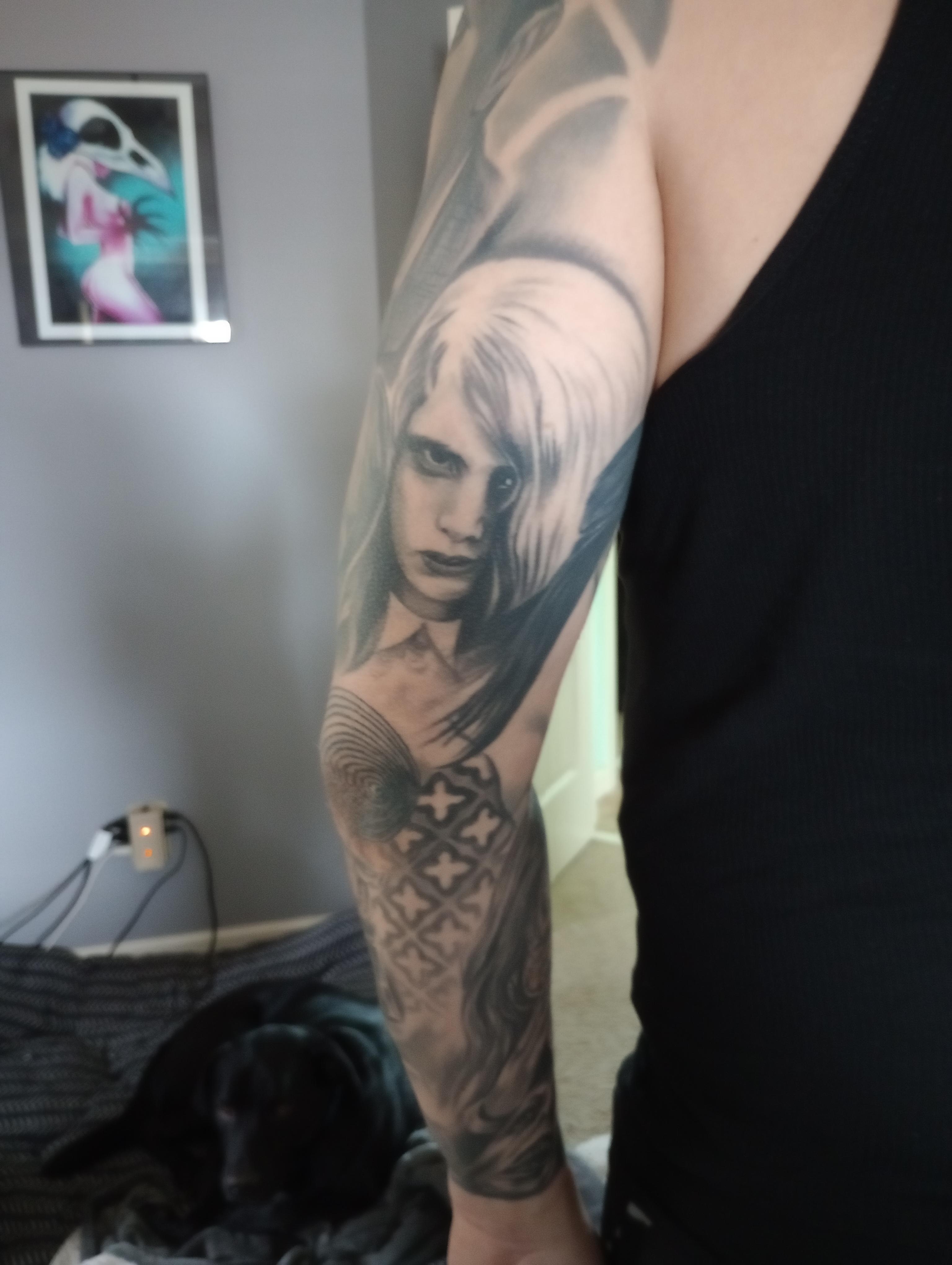 Finally finished my sleeves | Scrolller