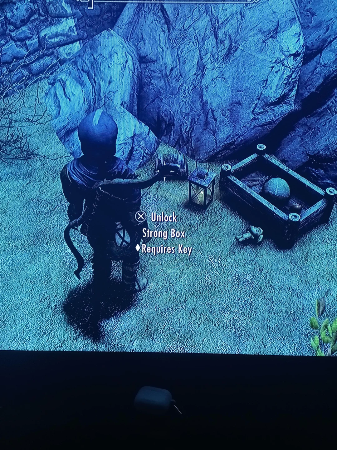 anyone know the key to the box out side dragons reach | Scrolller