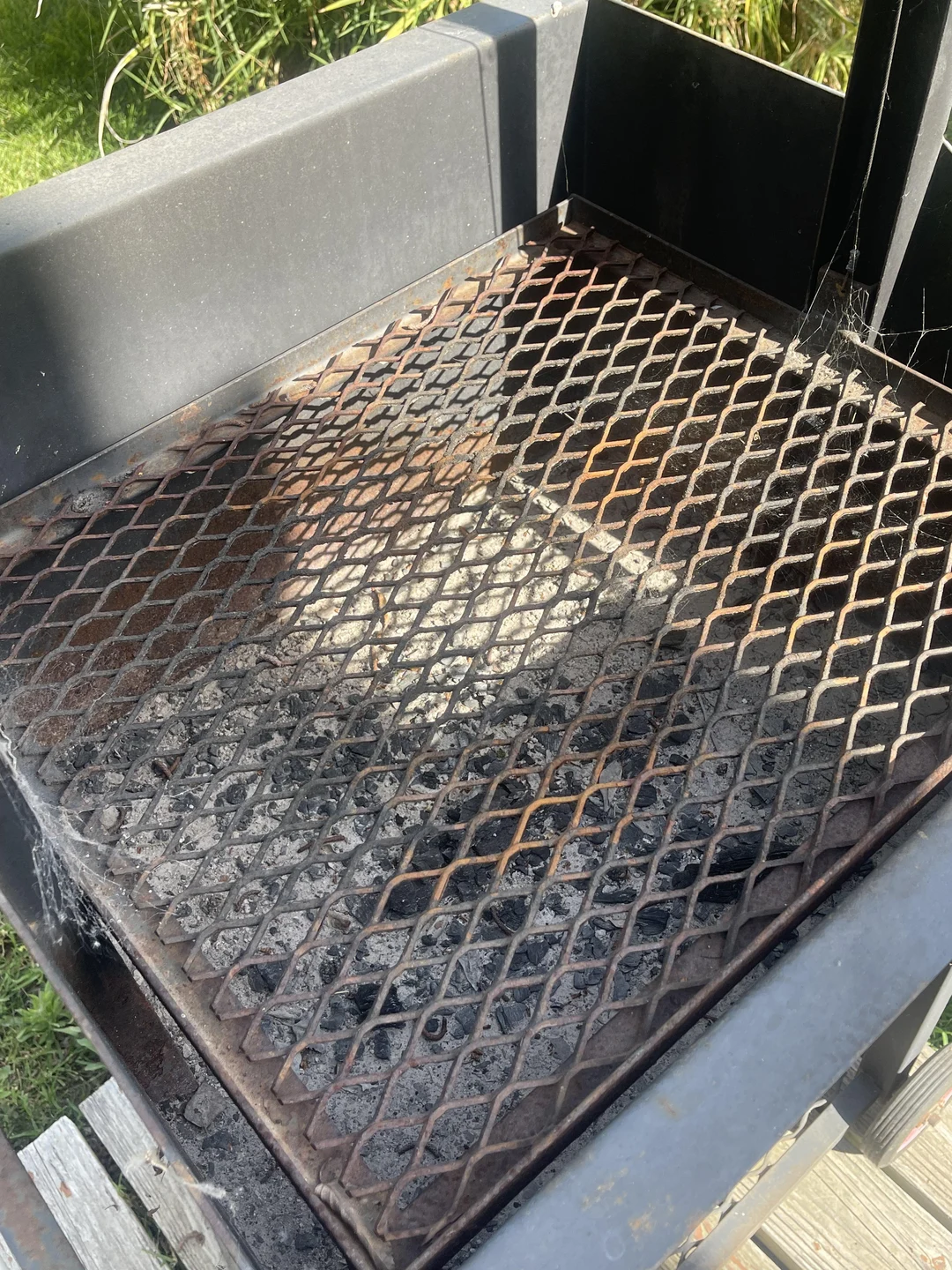 Is this thing toast? Better off just replacing the grate? | Scrolller