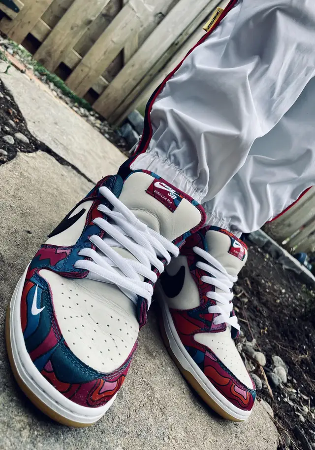 Parra dunks on feet today | Scrolller