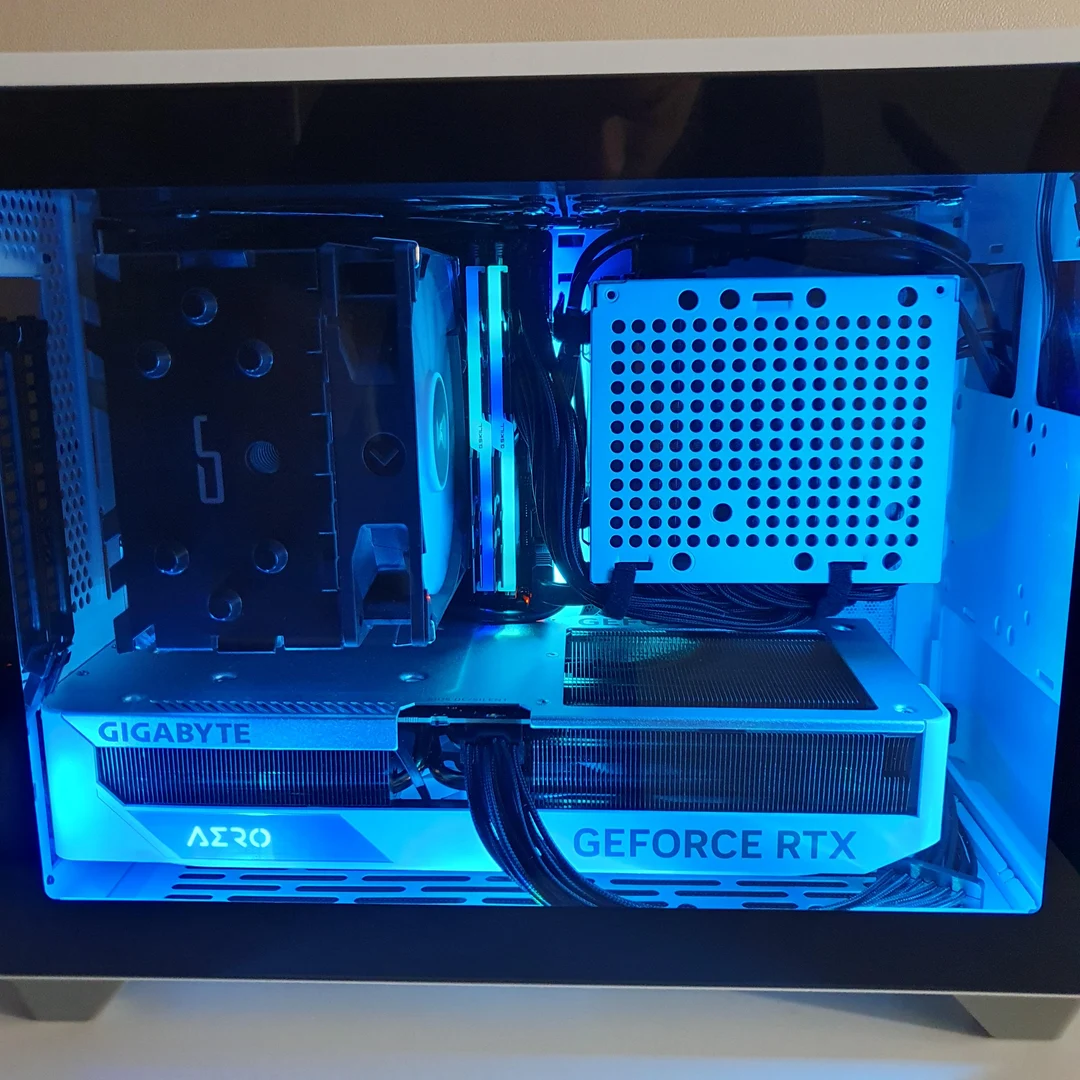 Yet another white NR200P build | Scrolller