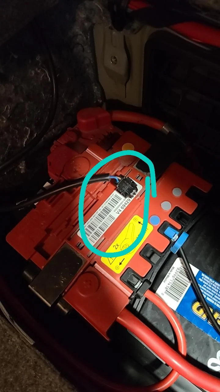 328xi E92 - Where does this black lead go? | Scrolller