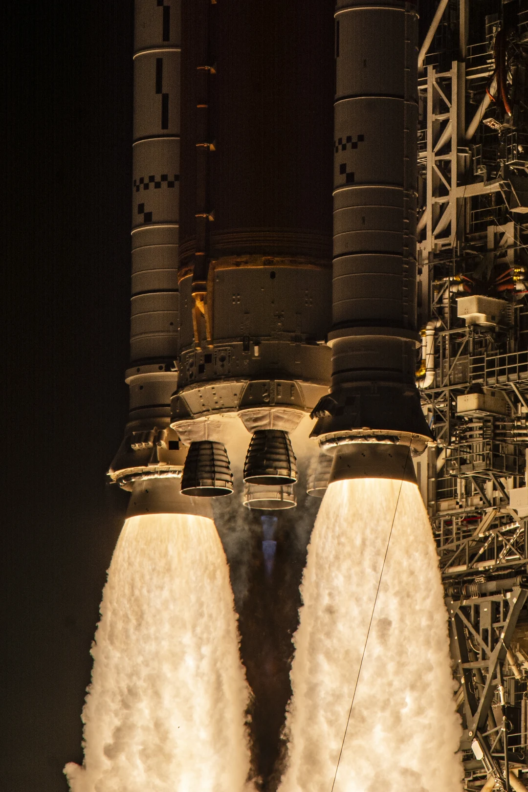 Insanely detailed image of the Artemis I launch! | Scrolller