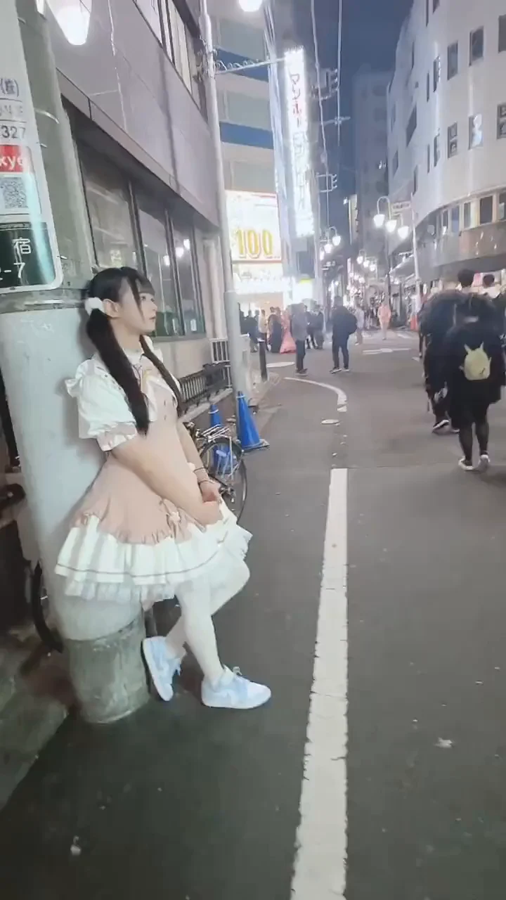 Picking up girls in Harajuku | Scrolller