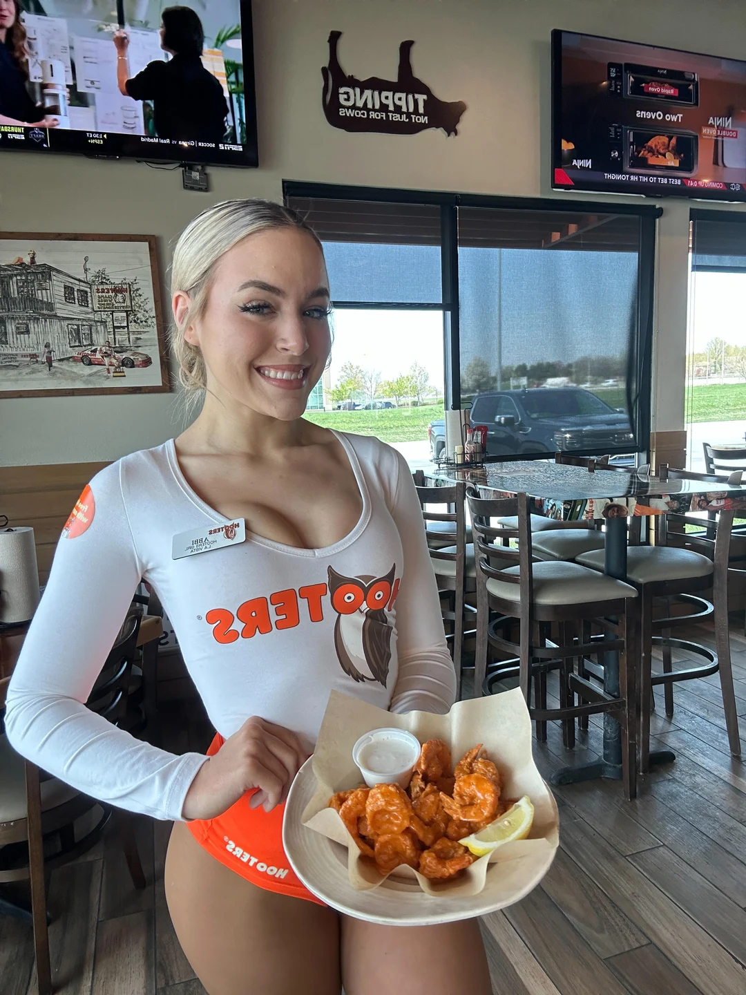 Waitress abbi | Scrolller