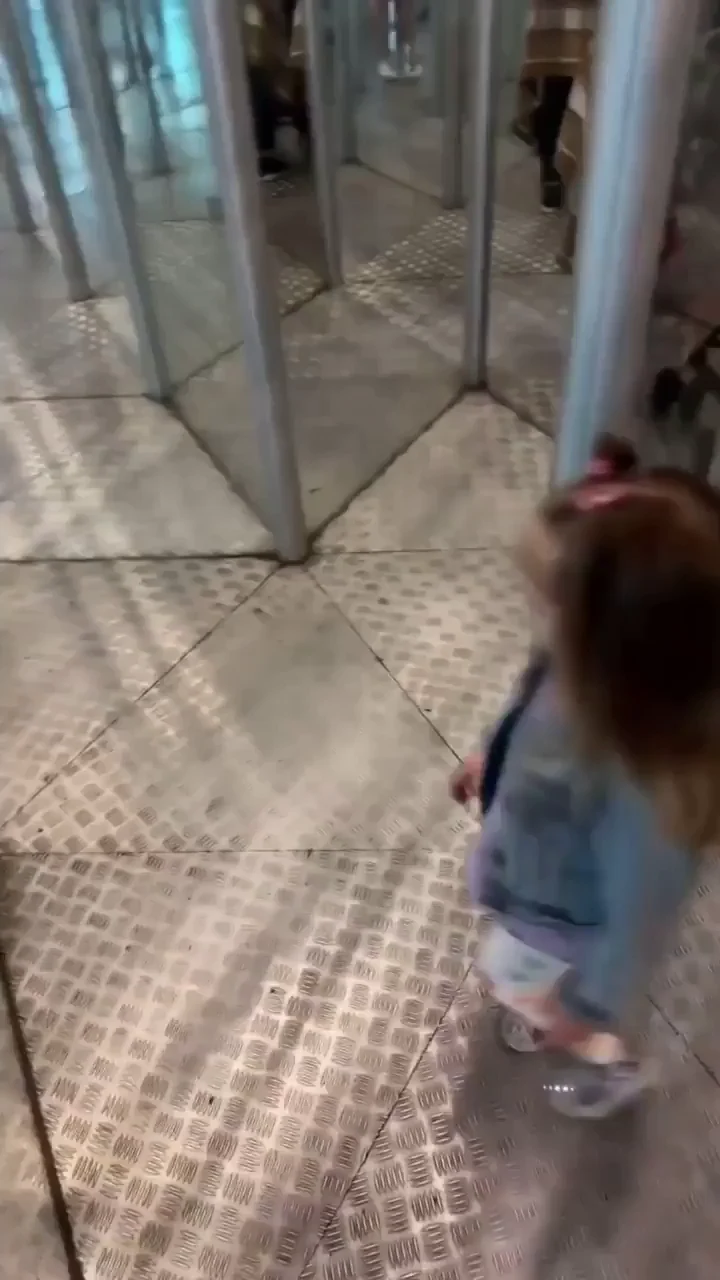 Kids + Mirror maze = | Scrolller