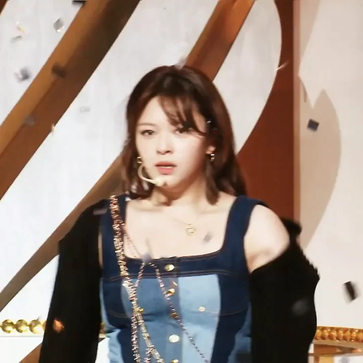 230318 - All TWICE members are the ending fairies today | Scrolller