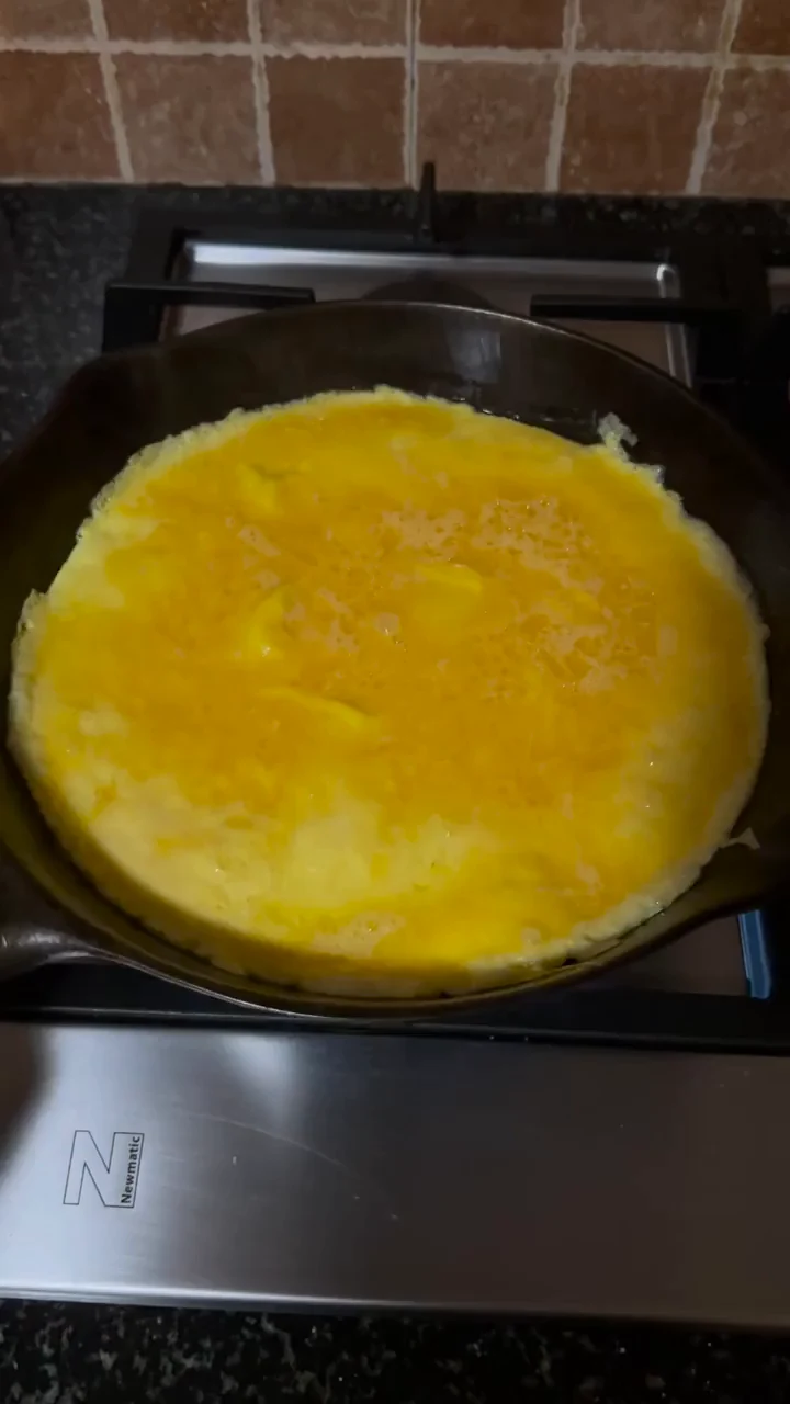 Slidey Omelette | Scrolller