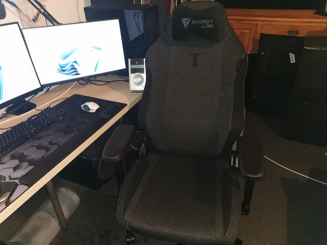 my new secretlab chair | Scrolller