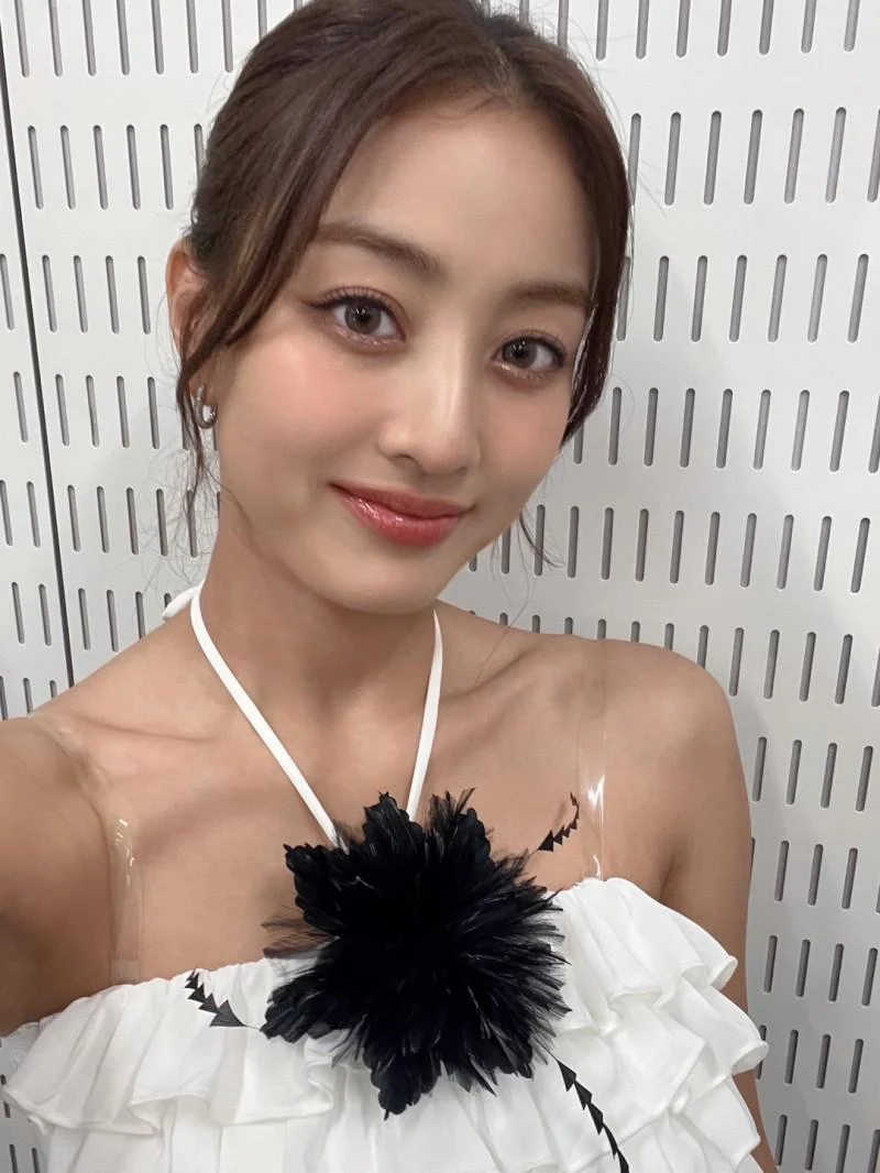 Jihyo | Scrolller