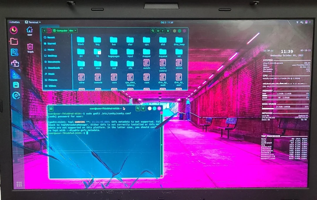 [GNOME] The cracked screen is part of the aesthetic | Scrolller