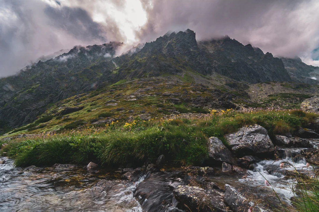 Dramatic summer day in the High Tatras mountains in Slovakia [OC] [2048x1365] | Scrolller