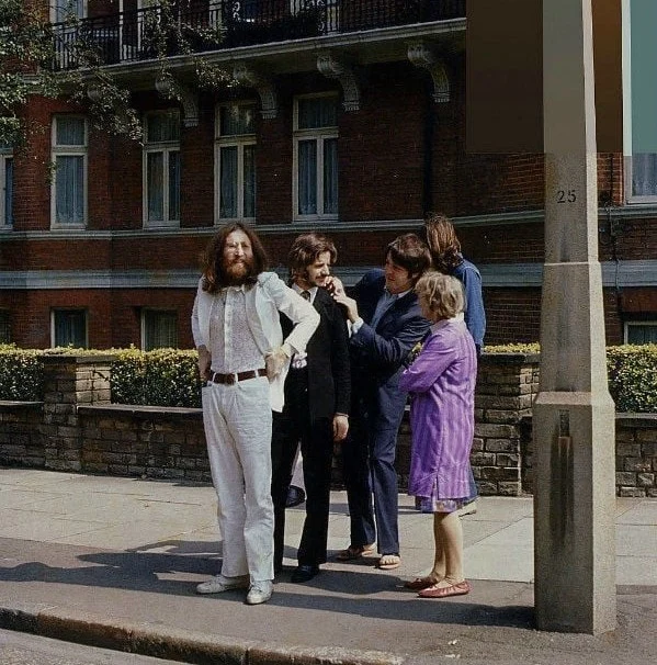 Beatles - Abbey Road album photoshoot - taken by then Linda Eastmen - 1969 | Scrolller