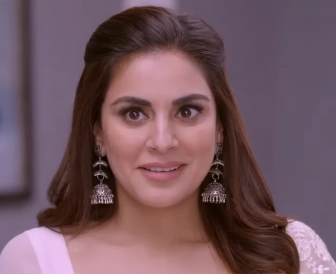 Shraddha Arya Scrolller