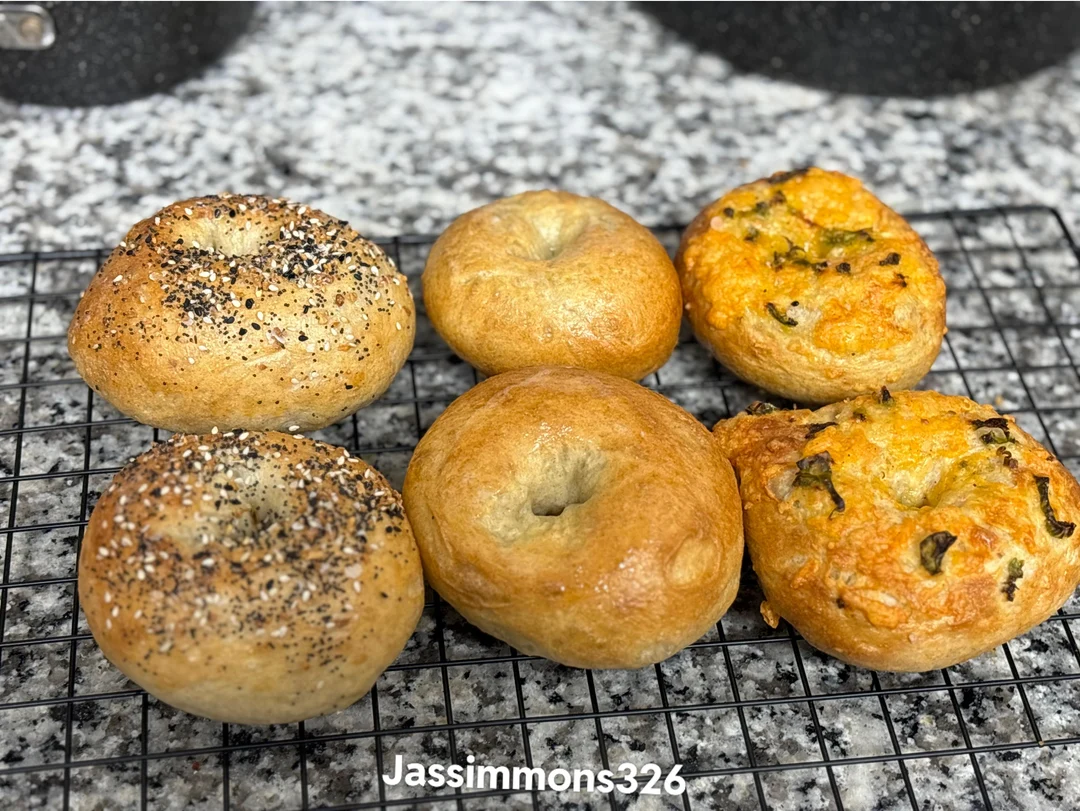 Sourdough discard bagels! Everything/plain/ cheddar jalapeño | Scrolller