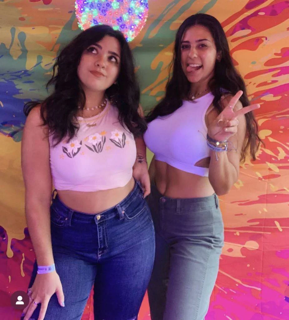 Tight jeans + crop tops | Scrolller