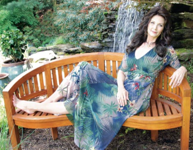 Lynda Carter Scrolller