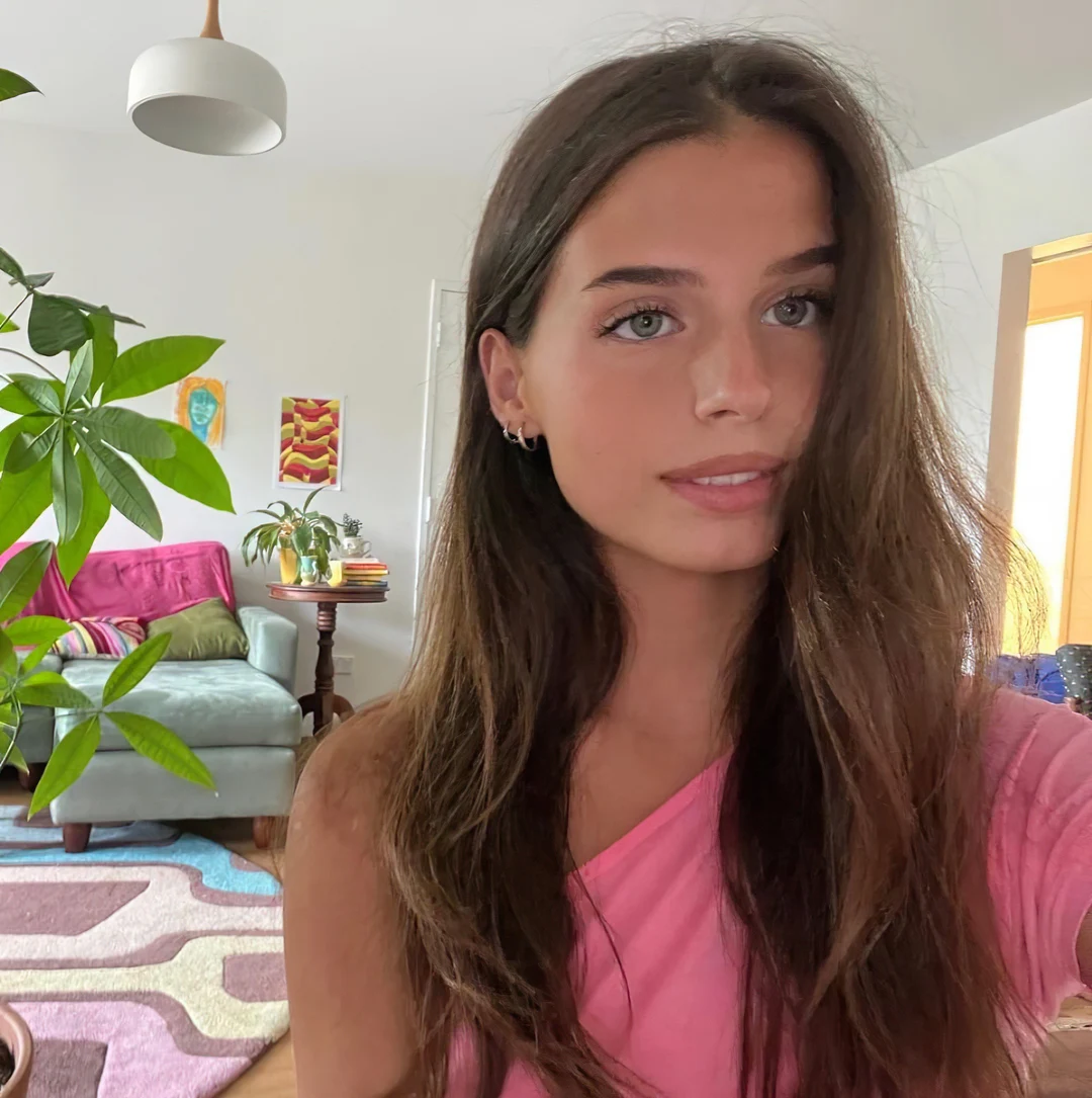 Stephanie Mandich | Scrolller