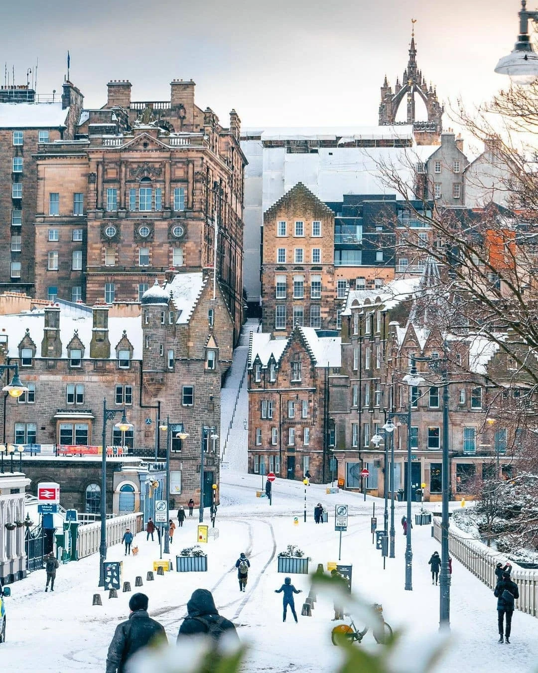 Winter in Edinburgh | Scrolller