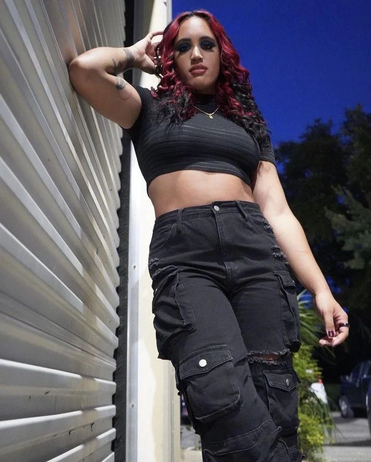 Ava Raine | Scrolller