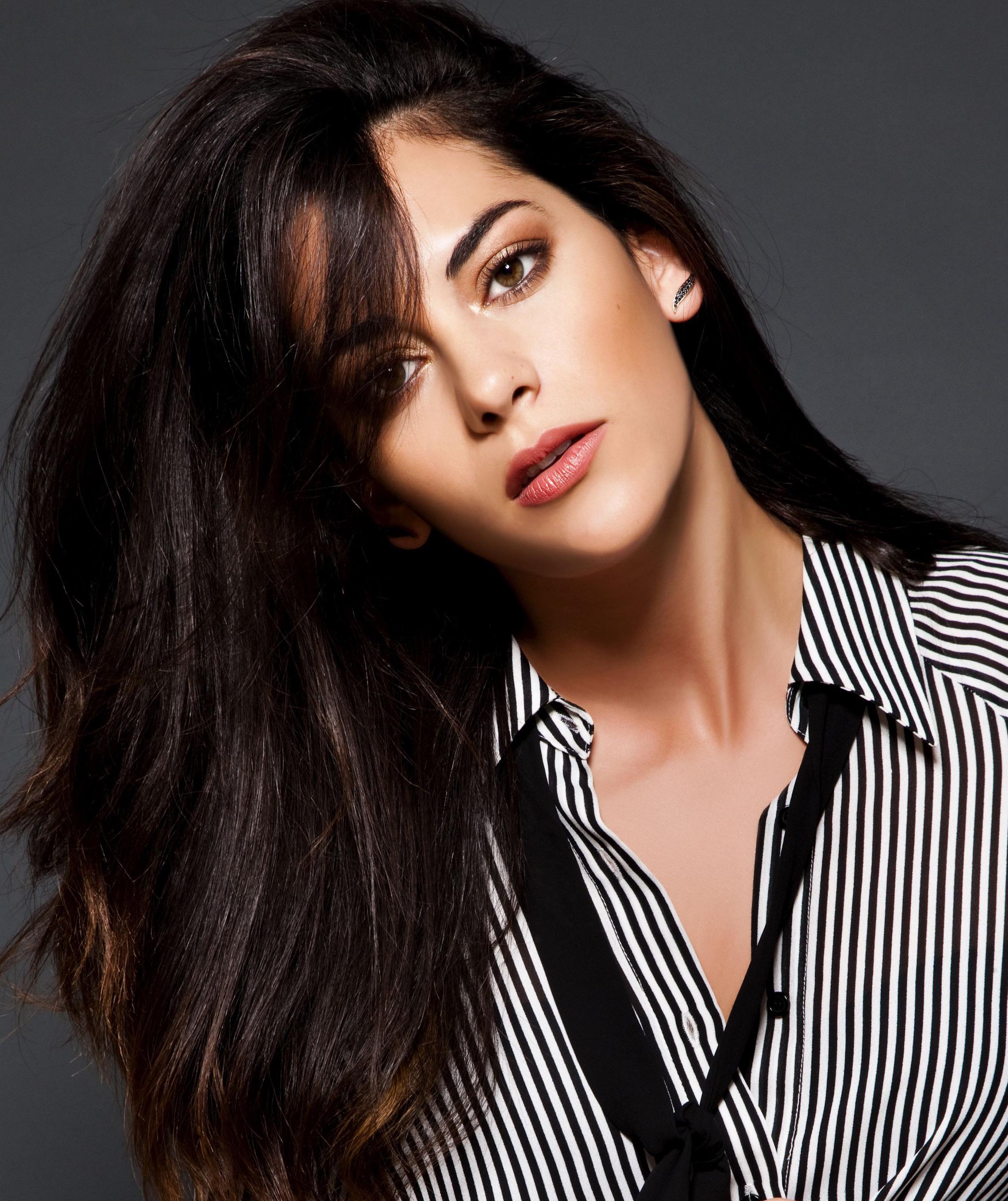 Inbar Lavi | Scrolller