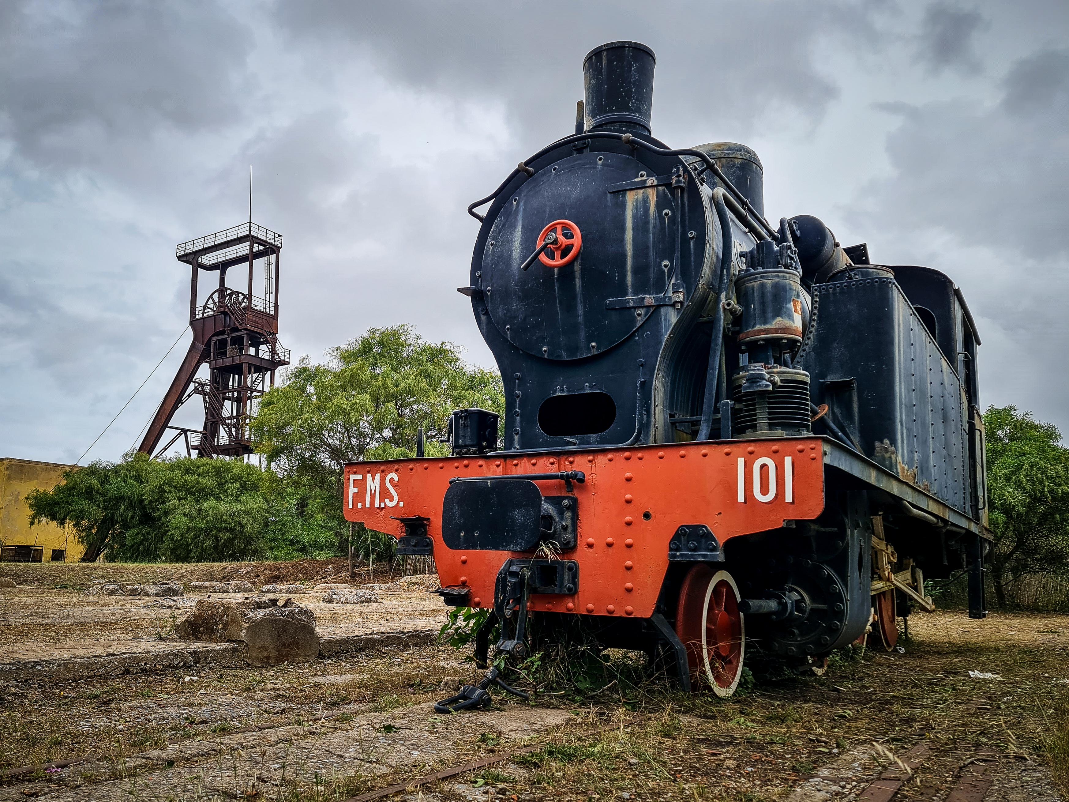 Decommissioned steam engine in the Serbariu abandoned coal mine, Sardinia [OC][3492x2619 ...