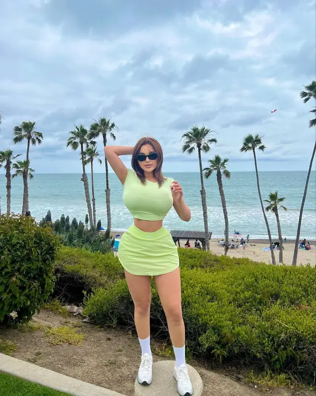 Lime green | Scrolller